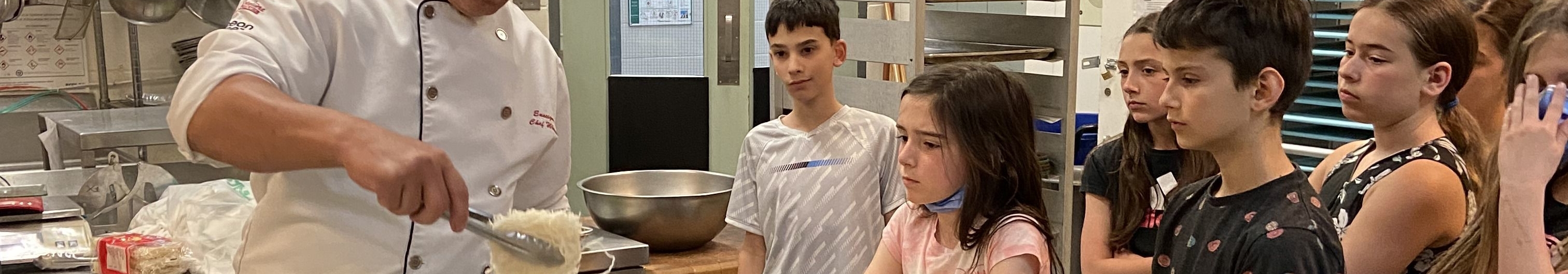 Élèves aux fourneaux à l’école à l’Orée-des-Bois | CSSRDN