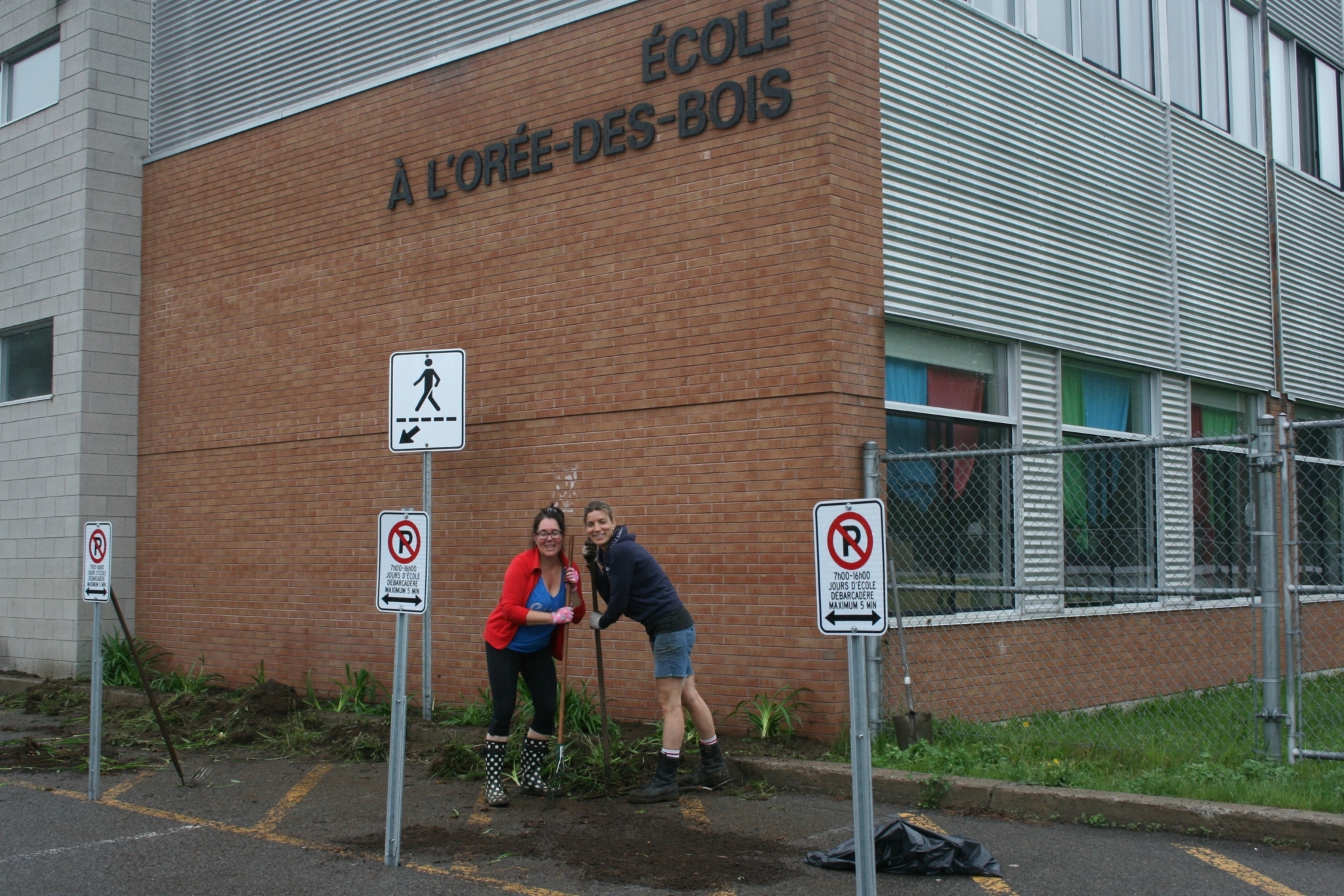 Corvée à l’école à l’Orée-des-Bois | CSSRDN